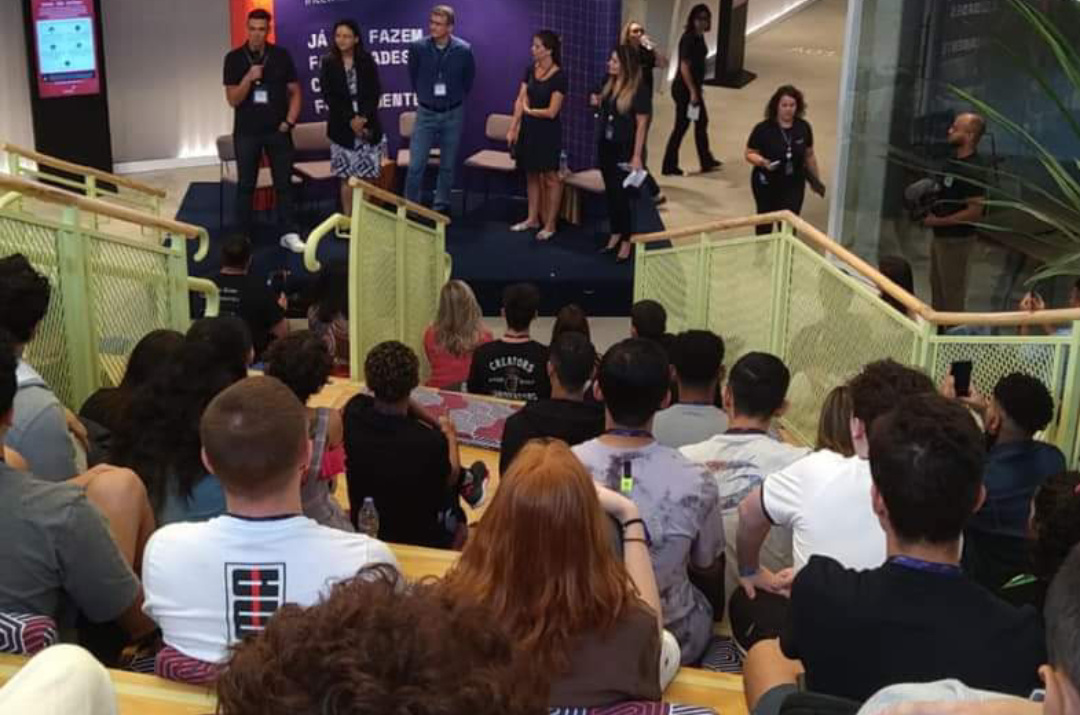 Profa Claudia Lozada recebe homenagem pelo seu trabalho na área de ...